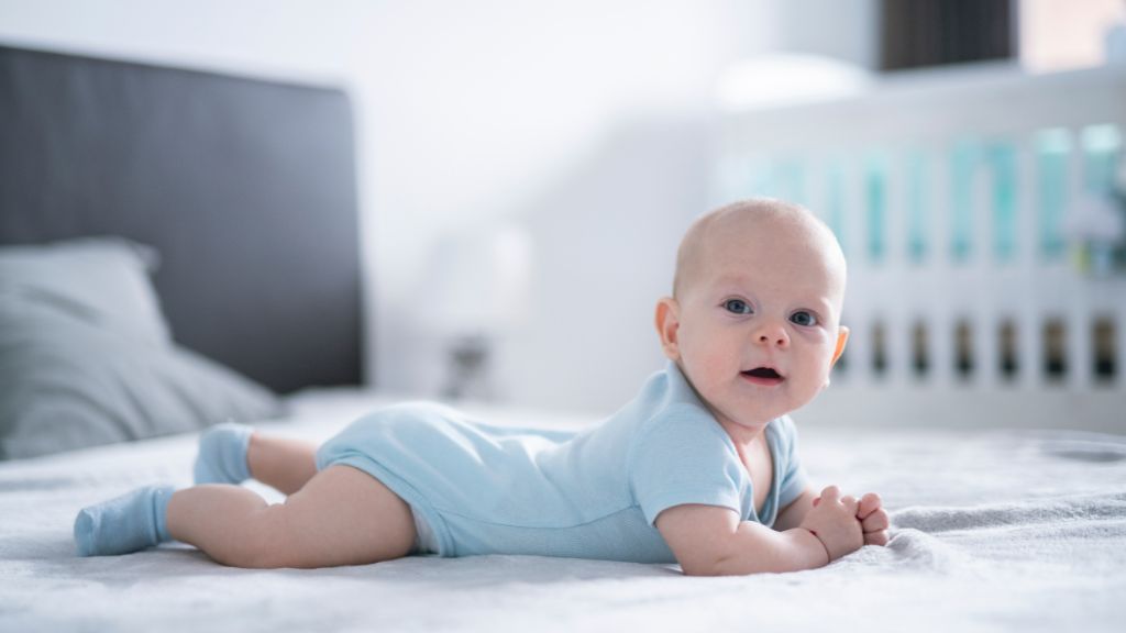 Tummy Time en bebés: todo lo que necesitas saber (0–4 meses) - Sara Freije